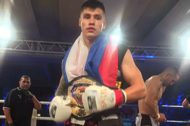 18-year-old Russian fighter is invincible: he punishes even the pros