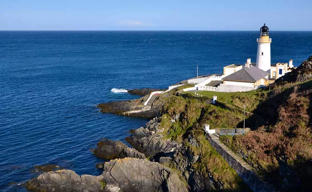 Ynys Manaw Ynysoedd Prydain Nid yw'r DU na'r Undeb Ewropeaidd yn derbyn Ynys Manaw. Mae ganddo ei gyfreithiau ei hun, a'r senedd, Tynwold, yw'r corff llywodraethu hynaf yn y byd: fe'i trefnwyd gan y Llychlynwyr a gipiodd yr ynys yn yr 8fed ganrif.