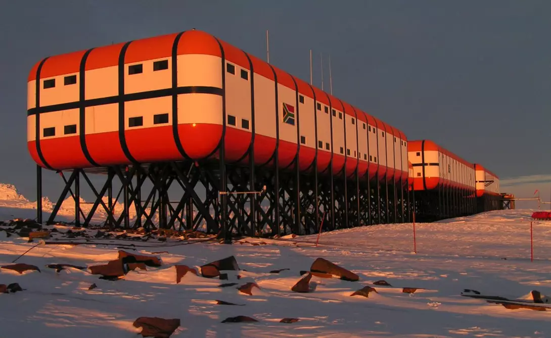 Les personnes qui n'ont pas retiré leurs dents de sagesse et leur appendicite ne sont pas autorisées à travailler en Antarctique. Afin de ne pas créer de problèmes inutiles.