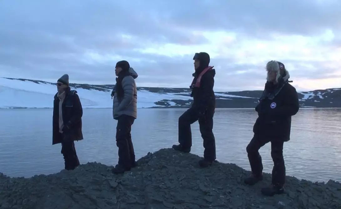 Metallica a joué un concert en Antarctique, appelant leur tournée Freeze 'Em All. Cette feinte fait d'eux le seul groupe à jouer sur tous les continents.