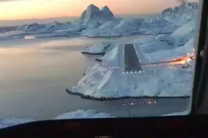 Nosēšanās Grenlandes ledū: video no kabīnes