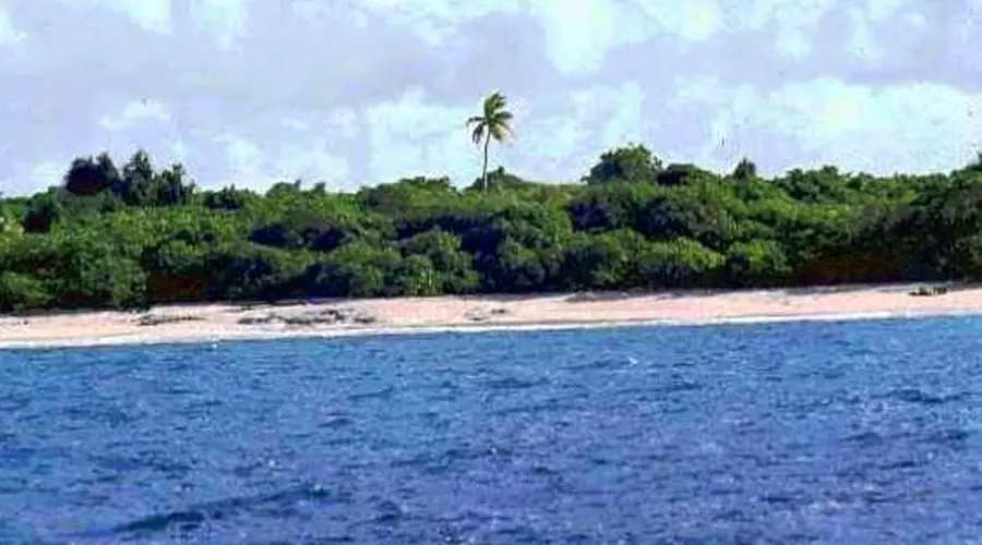 Bikini Beach Marshall -szigetek -atoll A Csendes -óceánon, az Egyenlítő közelében található Bikini -atoll csodálatos strandokkal és nagyon változatos víz alatti állatvilággal vonzza a turistákat. Ide csak úgysem érdemes elmenni: 1946 és 1958 között az amerikai hadsereg 23 nukleáris kísérletet hajtott végre a Bikini -atollon.