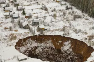 Guul -darradii Solikamsk: fiiri godka oo ka soo baxay meel aan jirin