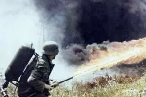 Lance-flammes allemand de la Seconde Guerre mondiale en action