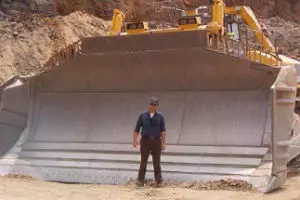 Bulldozerên Monster: Ew ê çiyayek jî bimeşînin