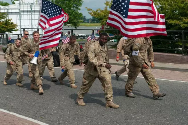 米軍に入隊する方法