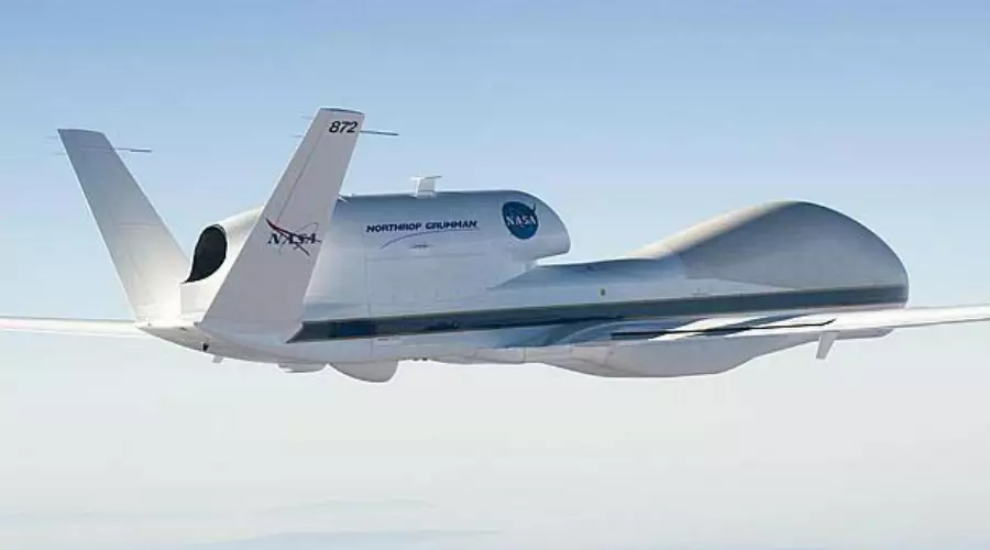 Triton MQ-4C Igazi óriás a pilóta nélküli járművek között. A Triton MQ-4C-t Northrop Grumman fejlesztette ki a Pentagon számára. Ennek az óriásnak a szárnyfesztávolsága összehasonlítható a Boeing 747 -esével, de egyelőre nincs pontos információ az óriási drón hatóköréről.