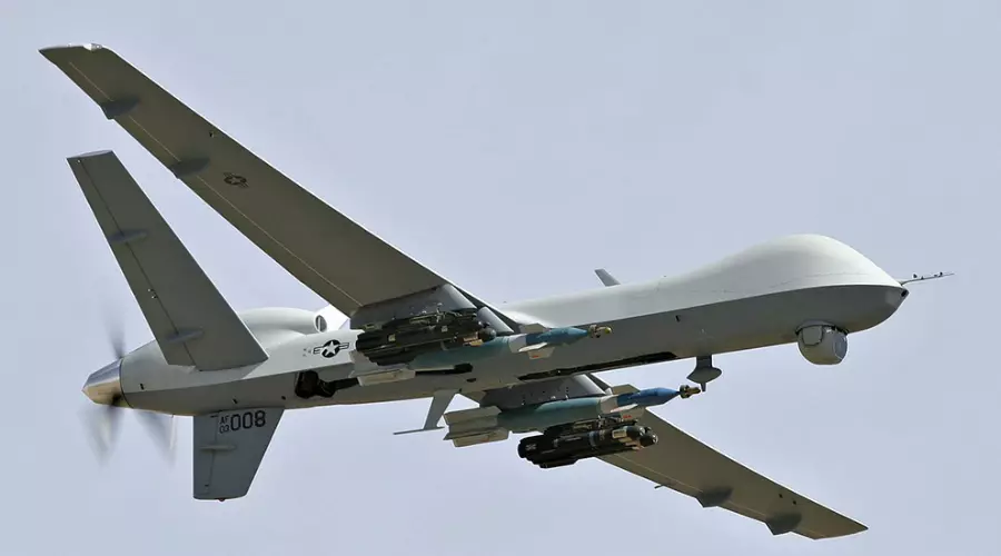 MQ-9 Reaper Belki de dünyanın en ünlü ve en ölümcül dronlarından biri. Reaper, MQ-1 Predator insansız keşif sisteminin yerini aldı. Reaper, on üç kilometrelik bir irtifaya çıkabiliyor, 4.7 tonun tamamını kaldırabiliyor ve bir gün boyunca havada kalabiliyor. Böyle bir çelik avcıdan kaçmak çok ama çok zor olacak.