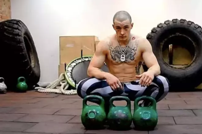 Jinsi ya kukuza mtego wa kettlebell kali