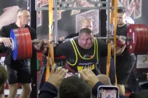 Squat 525 kg: Rekora bêkêmasî ya Alkhazov