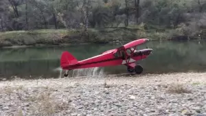 Balafirek ku ji hewşê jî radike