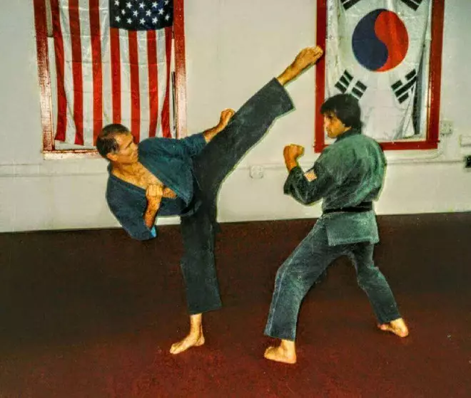 Bill Wallace Superfoot: Cuộc chiến thực sự của Vua Karate