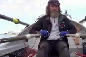 Fedor Konyukhov: kupalasa nyanja ya Pacific