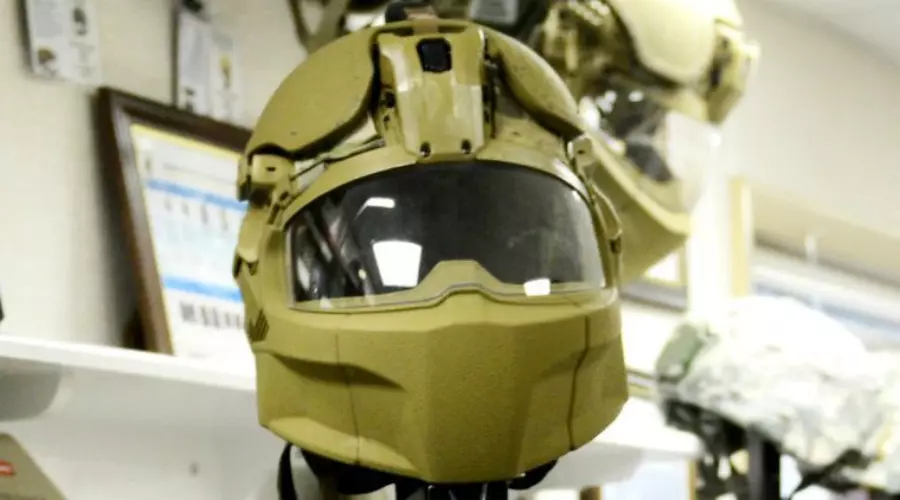 IHPS Combat Helmet Integrated Head Protection System (Sistem integrat de protecție a capului) pare că americanii intenționează să trimită trupe direct în spațiu. Protecție balistică completă a capului, unități de comunicații integrate, filtre de respirație fiabile - poate că o astfel de cască ar putea fi invidiată de către Stormtroopers din „Star Wars”.