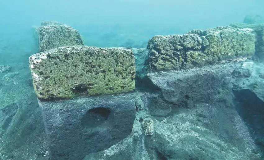 Suuria muinaisia ​​rakennuksia piilotettu meren pohjalle