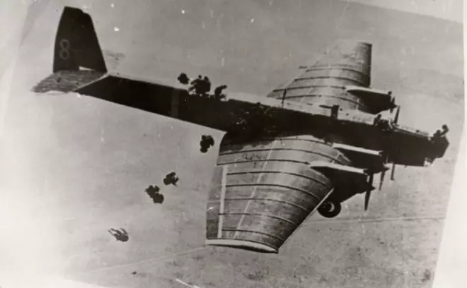 Landing in snowdrifts: an unthinkable feat of paratroopers