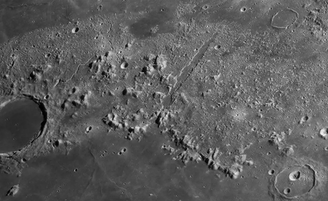 Valleys of the Moon Troch Davy van der Hoeven