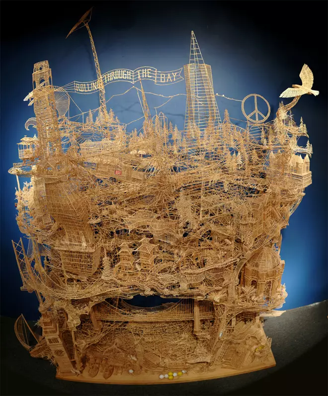 Art U jekk tlesti x-xogħol tad-dar - ipprova id f'art. Tista 'tipprova, per eżempju, tiġbor vapur bħal dan minn toothpicks. Veru, l-artist Scott Weaver qatta ’10,000 toothpicks u 34 sena ta’ ħajja fuq il-ħolqien tiegħu. Imma għandek ħajtek kollha quddiemek, hux?