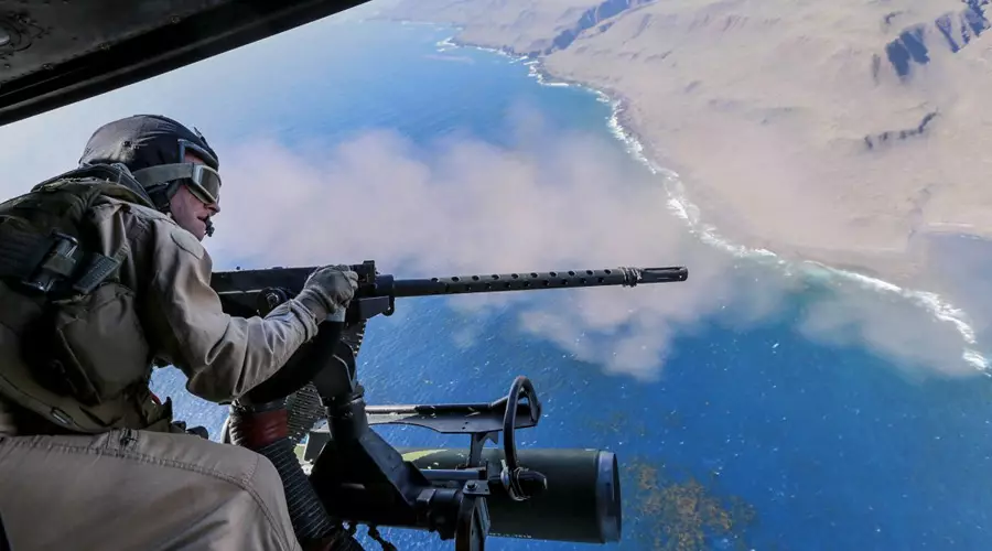 Operaciones principales de Navy Seals La primera salida exitosa de SEAL fue la operación cubana de 1962. El comandante del destacamento Roy Boehm logró realizar un reconocimiento exhaustivo en Cuba y fotografió la descarga de misiles nucleares soviéticos. Estas imágenes fueron de importancia estratégica para el país. En la Segunda Guerra de Indochina (1968), solo murieron 48 fuerzas especiales, lo que causó un daño inmensamente mayor al ejército de Vietnam del Norte. Y, por supuesto, el principal logro sigue siendo la eliminación del terrorista número uno en Abbottabad: el 2 de mayo de 2011, los marines del SEAL Team Six rastrearon y dispararon a Osama bin Laden.