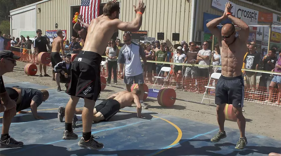 Burpee кешенді жаттығуы - жаттығуды бастаудың ең жақсы әдісі. Бұл сіздің метаболизміңізді тездетеді және сіздің денеңізге қазір жұмыс істеу керектігін хабарлайды.