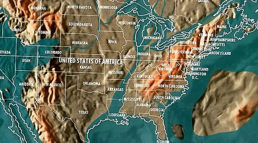 Nord America Mentre la placca nordamericana si sposta, anche la costa occidentale si sposterà verso est, verso il Nebraska, il Wyoming e il Colorado. Tutte le aree costiere dal Maine alla Florida saranno occupate dall'acqua e le persone dovranno spingersi nell'entroterra per molti chilometri. La maggior parte delle regioni costiere del Messico sarà allagata. L'America centrale affonderà, lasciando poche isole.