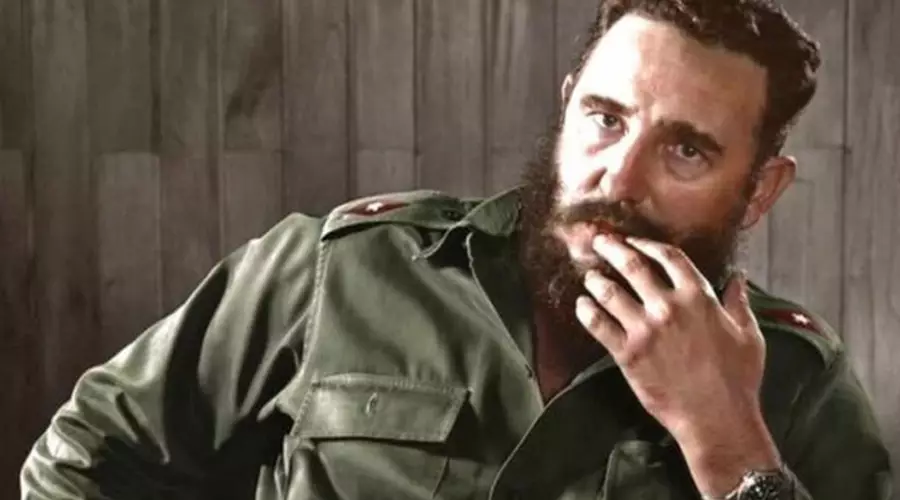 Mordet på Fidel Castro I 15 år, från 1960 till 1965, gjorde CIA 12 försök att eliminera Fidel Castro. Information om detta visade sig först 1975, vilket naturligtvis gjorde hela världen upprörd: i tio år pratade USA med ett blått öga om sin egen politik för icke-intervention, och sedan sådan. Jag måste säga att alla mordförsök såg så konstiga ut som möjligt. De försökte eliminera Fidel med en undervattensdräkt med gift, en mördarfågel och till och med en exploderande cigarr. Det känns som att CIA har reviderat tecknade serier.