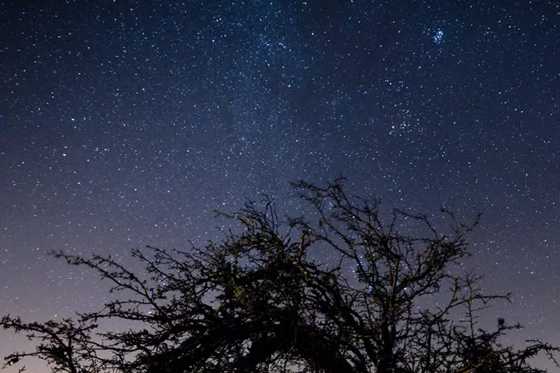 Dans le parc national d'Exmoor en Grande-Bretagne, par temps clair, vous pouvez voir l'étoile polaire, la constellation de Cassiopée et la Grande Ourse dans le ciel. Le parc est l'une des "réserves de ciel étoilé".