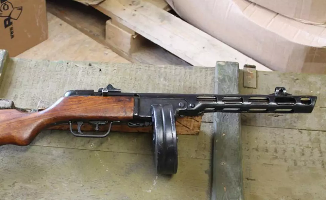 A metralleta de PPSh Shpagin chegou a substituír o deseño de Degtyarev. As armas simples, funcionais e verdadeiramente militares convertéronse nun verdadeiro símbolo do soldado soviético da Segunda Guerra Mundial.