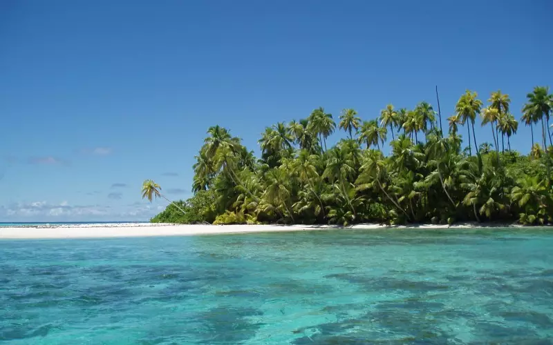 Chagoso jūrų draustinio plotas: 545 000 km² Jungtinei Karalystei priklausantis Chagos salynas yra 500 kilometrų nuo Maldyvų. Tai didžiausias pasaulyje jūrų draustinis, didesnis už tokią šalį kaip Prancūzija. Rezervato teritorijoje stebima viena turtingiausių jūrų ekosistemų. Čia galima rasti daug nuostabių ir retų gyvūnų.