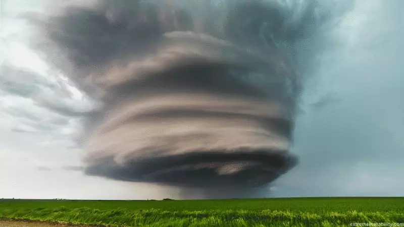 Fırtınanın Ürəyi: Tornadonun Mərkəzindən Şəkillər