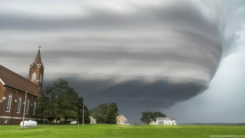 Moyo wa Dhoruba: Picha kutoka Kituo cha Tornado 4099_4