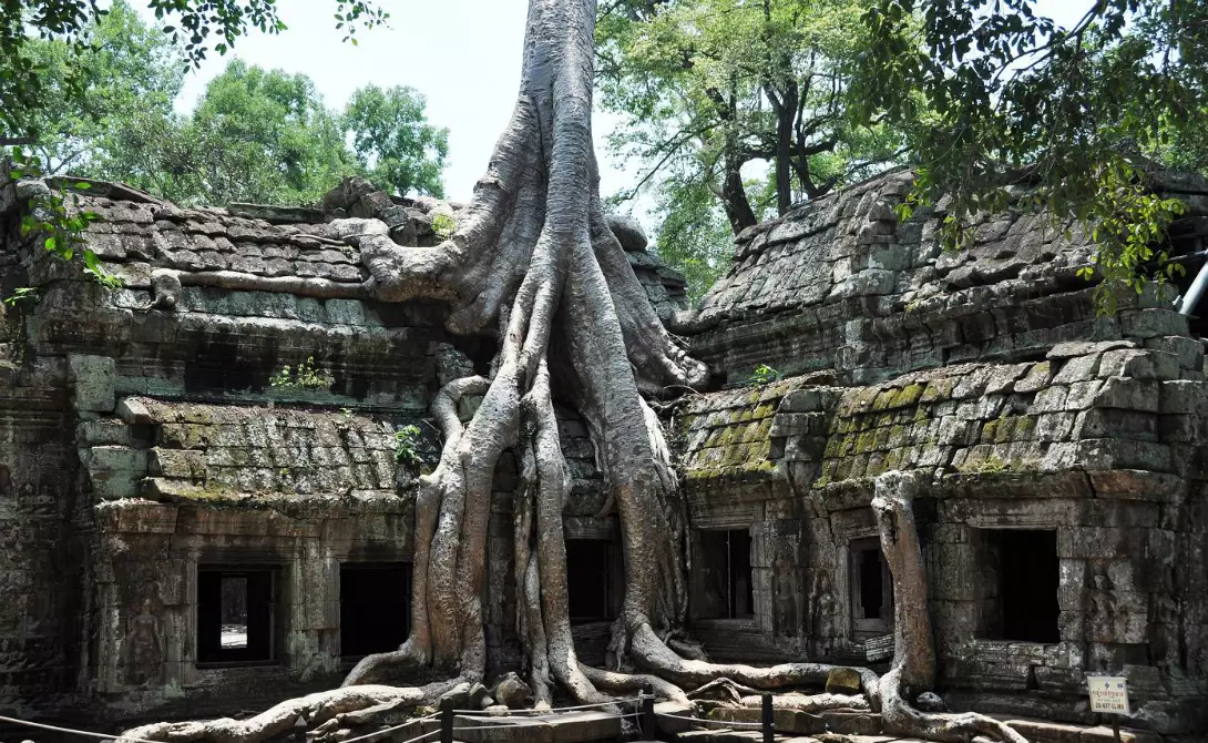 Impireacht Khmer Thóg na Khmers a n-impireacht mhór sa 9ú haois AD. Tháinig críoch na Cambóide nua-aimseartha mar chliabhán na sibhialtachta a chuir eagla ar dheisceart na hÁise. Laochra cróga agus gaiscígh neamhphrionsabail, ghabh na Khmers cumhacht sa réigiún go tapa. Ach ní raibh sé i ndán don tsibhialtacht a bheith ann le fada: thit daoine a raibh rath orthu ón taobh amuigh, de réir dealraimh, faoi mheáchan a dtithe féin.