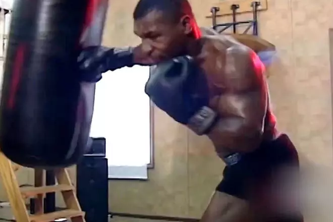 Imobilye antrennman Mike Tyson a