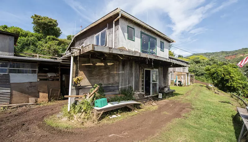 Pitcairn Island, Verenigde Koninkryk Die Pitcairn -eilande, geleë in die Suidelike Stille Oseaan, bestaan ​​uit 5 eilande met 'n totale oppervlakte van 47 vierkante kilometer. Een van hulle - Pitcairn - word deur mense bewoon. Die eerste setlaars van die eiland was die Bounty -muiteraars en die Tahitiaanse vroue. Volgens die 2014 -sensus, op 'n stuk grond van 4,6 vierkante kilometer. Daar woon nou 56 mense.