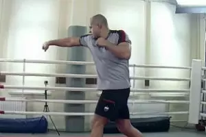 Punch ncaj qha: ib zaj lus qhia los ntawm Emelianenko