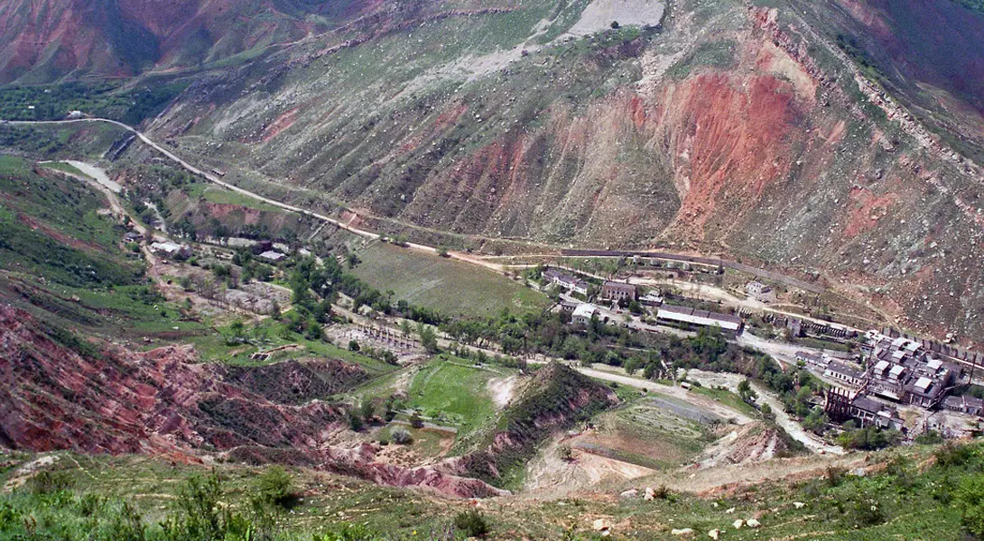 Mailuu-Suu Kyrgyzstan Mailuu-Suu is a mining town in the south of Kyrgyzstan, known as one of the most polluted places in the world: it was here that radioactive waste was brought from all over the Soviet Union.