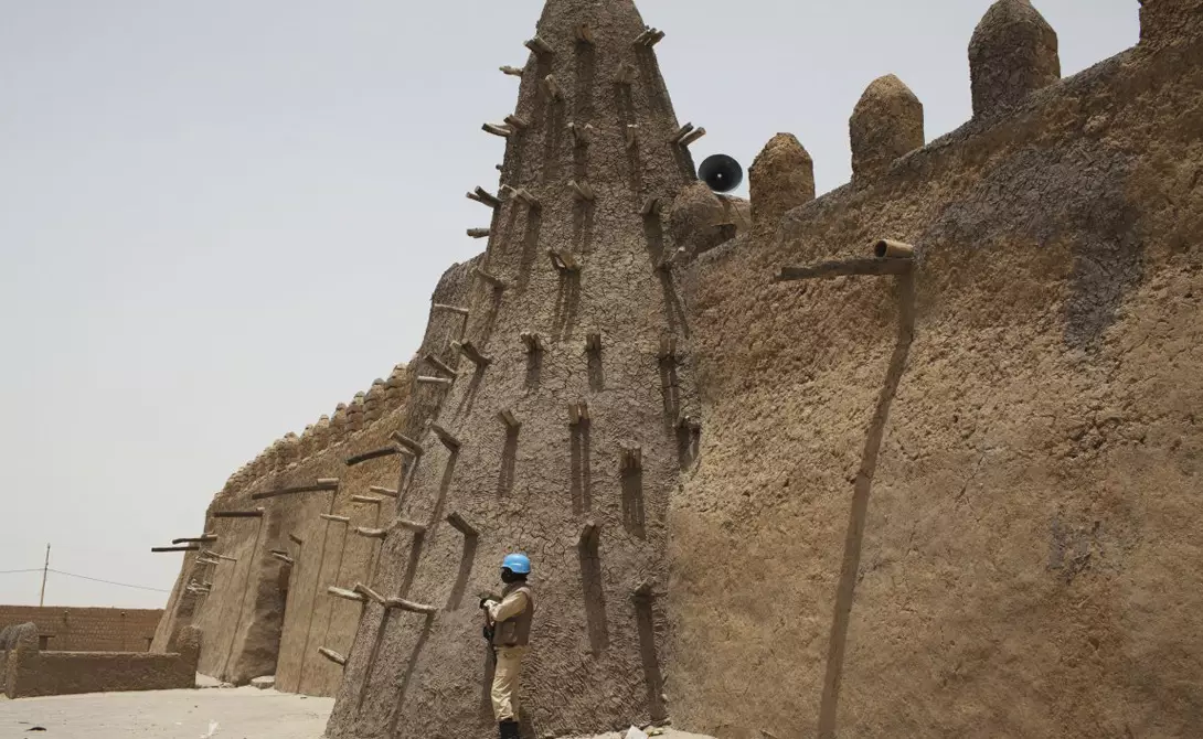 Timbuktu Mali Beläget vid korsningen av gamla handelsvägar över Saharaöknen har Timbuktu gradvis utvecklats till en av de hetaste platserna på planeten. Förra året passerade märket 54 grader Celsius.