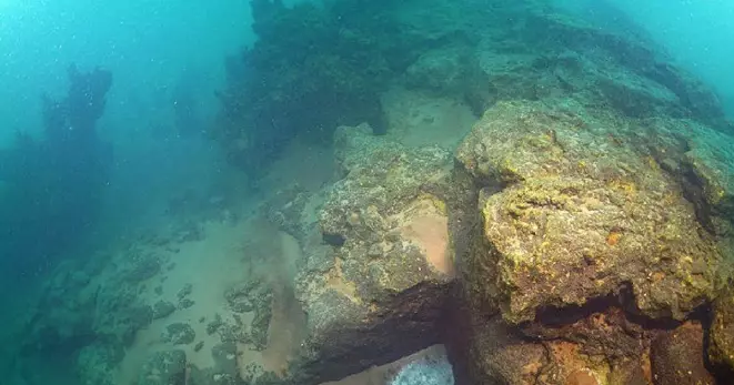 トルコの湖の底で見つかった失われた都市