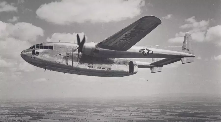 B.S.A.A Star Tiger Een Brits vliegtuig van South American Airways was op weg naar Bermuda vanuit Santa Maria, maar verdween ergens in de Atlantische Oceaan. De piloot vroeg heel kalm om Bermuda, kreeg een antwoord - en dat was alles. Na een half uur was er geen verbinding. In dertig minuten verdwenen 25 passagiers en 6 bemanningsleden.