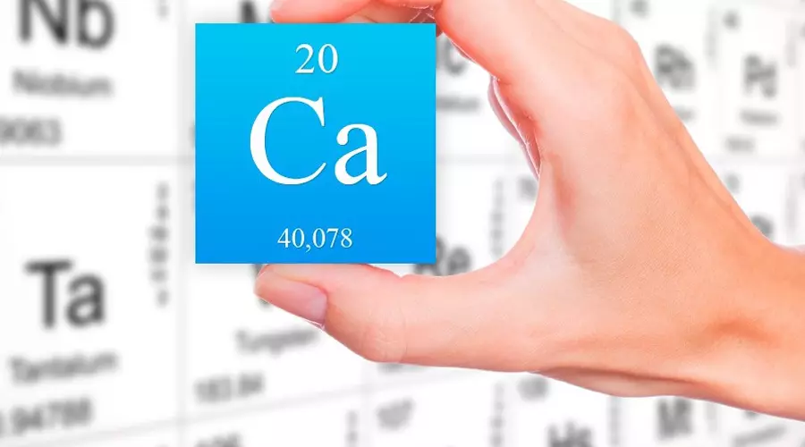 Ukushoda kweMemori Calcium akuthinti amathambo akho kuphela, kodwa nengqondo yakho. Inkumbulo engeyinhle, ikhono elingenangqondo lokukhohlwa amagama ngisho nemibono - yilokho ukungabikho kwe-calcium kukusongela. Ngakolunye uhlangothi, uma ubona ama-syndromes achazwe ngenhla, zama ukuthatha inkambo ye-calcium.