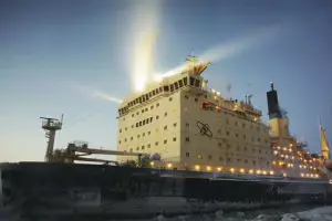 Icebreaker Taimyr kont dezè Arctic la: yon mòn k ap deplase nan mitan yon dezè glas