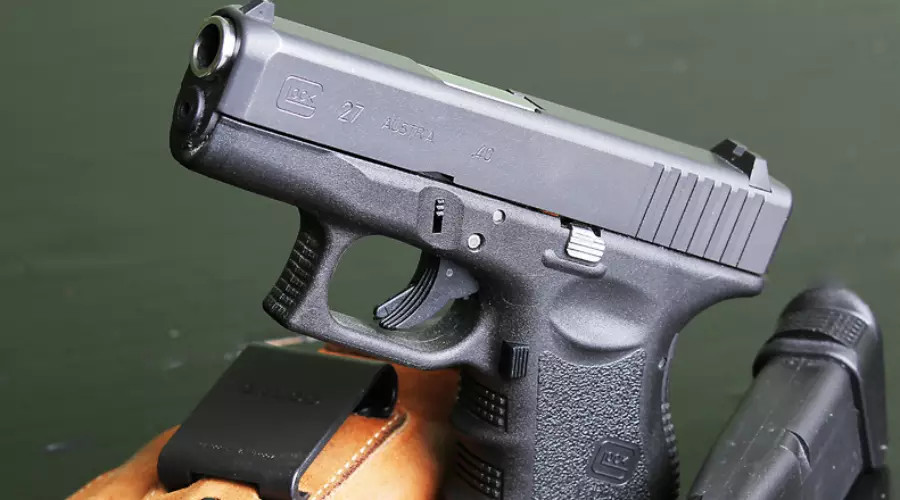 Glock 26 Glock er i prinsippet en av de beste moderne pistolene. Glock 26 er også ideell for skjult transport: en kompakt jagerfly som ikke begrenser skytteren til et lite antall runder - 10 i magasinet og en i fatet.