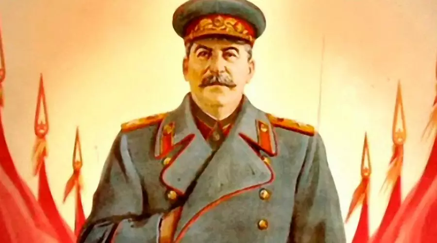 Gan dochtúirí Socraíodh Stalin, a bhí ag fáil bháis cheana féin, a aistriú go dtí an seomra leapa. Ar tháinig na dochtúirí? Níl, níor glaodh orthu ach an lá dar gcionn. Dúirt an seirbhíseach go raibh Joseph Vissarionovich díreach ina chodladh, mar sin cén fáth glaoch ar otharcharr. Cuireann an corr seo imní ar staraithe fós: ní mór duit a admháil go bhfuil sé indéanta duine codlata a idirdhealú ó dhuine a bhfuil hemorrhage cheirbreach air gan oideachas leighis.