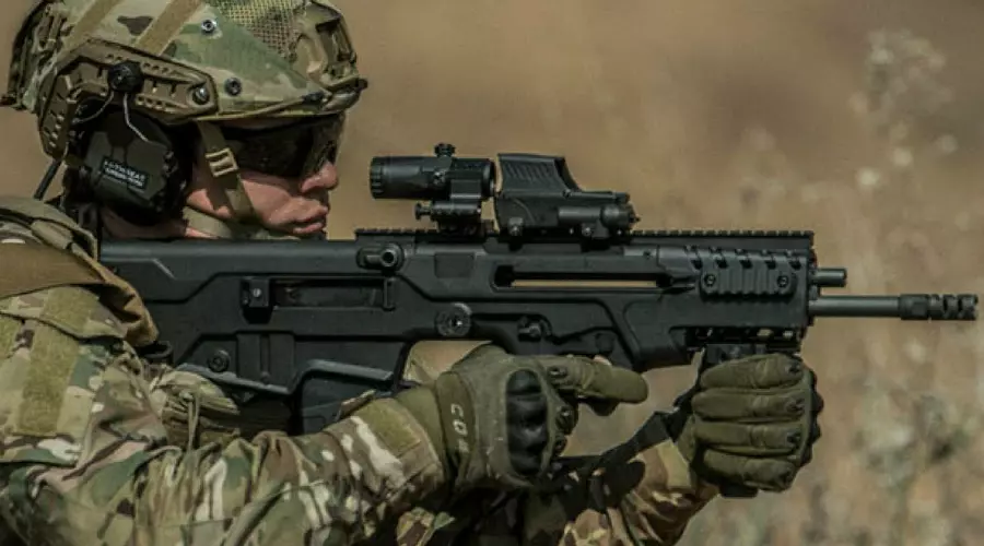 TAVOR 7 AR As Forças Especiais Indianas da Garud Commando Force adquiriram uma versão modificada do TAVOR 7 AR - IWI no calibre 7.62x52. Esta arma em breve substituirá completamente o TAR-21 atualmente em serviço.