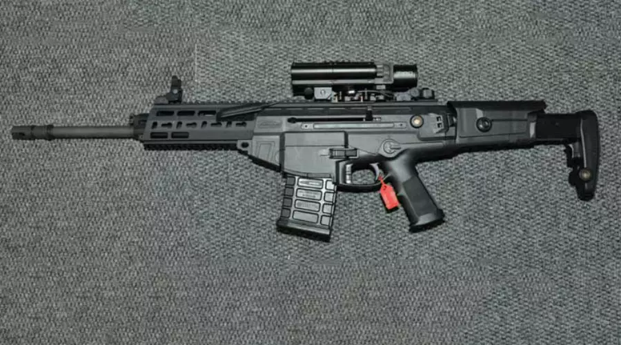 Beretta ARX-200 Beretta ARX-200 özünü yükləyən tüfəng, daha güclü və uzun mənzilli silahlara ehtiyacı olan xüsusi təyinatlı əsgərlər üçün İtaliya ordusunun sifarişi ilə hazırlanmışdır. Artan atəş dəqiqliyi, modul dizayn və güclü 7.62x51mm patron - İtalyan silah konserni başqa bir şah əsəri yaratdı.