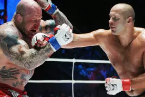 Comment donner un coup droit parfait : une leçon d'Emelianenko