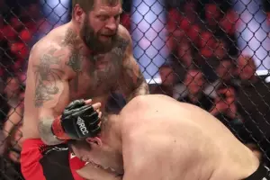 Emelianenko جي س ep کان وicيڪ عجيب knockouts