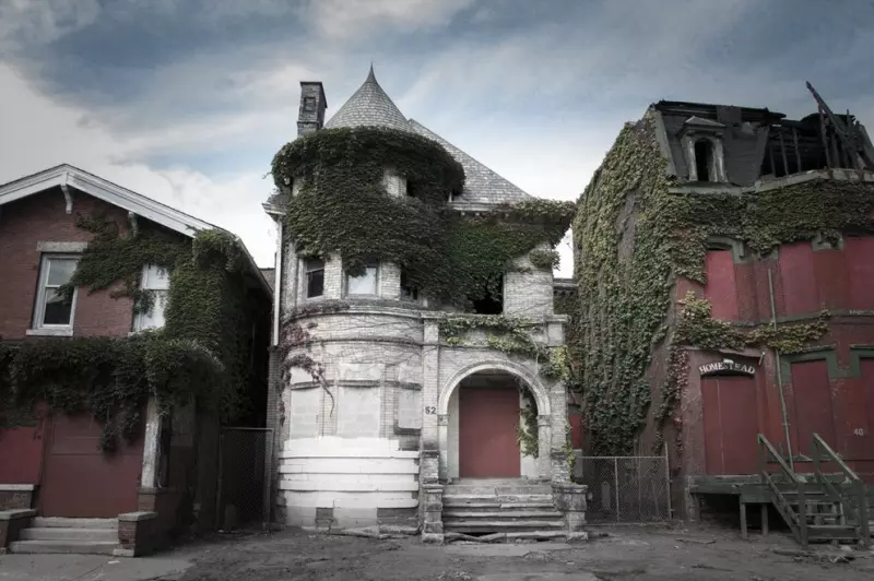 This Detroit home is called a haunted house in the county. In 1942, a triple murder took place here, after which the house was abandoned.