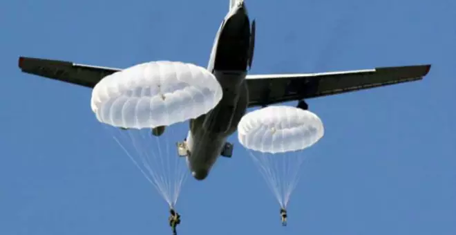 Iṣẹ ti o wuwo ti Awọn ologun ti afẹfẹ: awọn ipo pajawiri nigbati parachuting