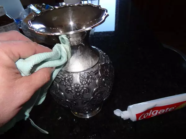 Darkened Silver Refresh tarnished silver - whether it's cutlery, candelabra, or jewelry - by polishing it with toothpaste and a soft rag. Treat crevices and curves with an old toothbrush. After the procedure, wipe the surface with a dry cloth.